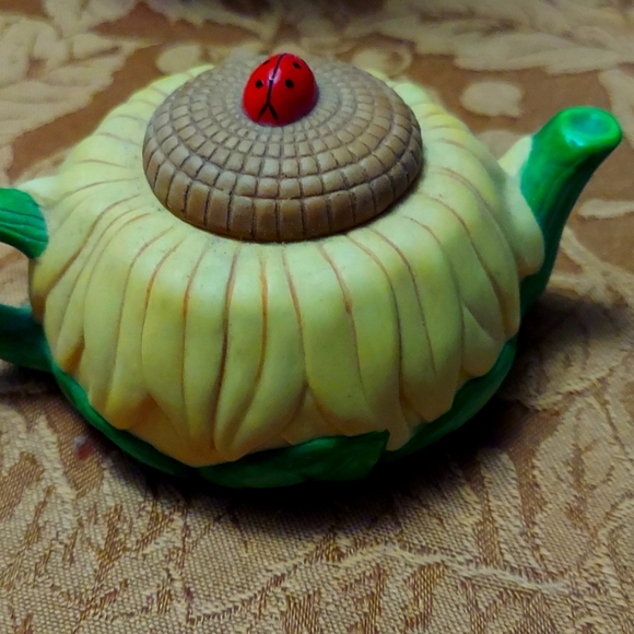Avon | Other | Avon Collectible Teapot In Like New Condition | Poshmark